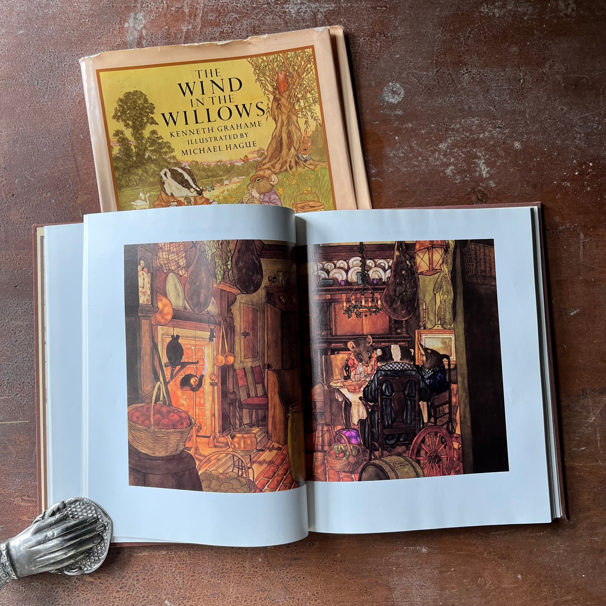 The Wind in the Willows by Kenneth Grahame - Illustrated by Michael Ha ...