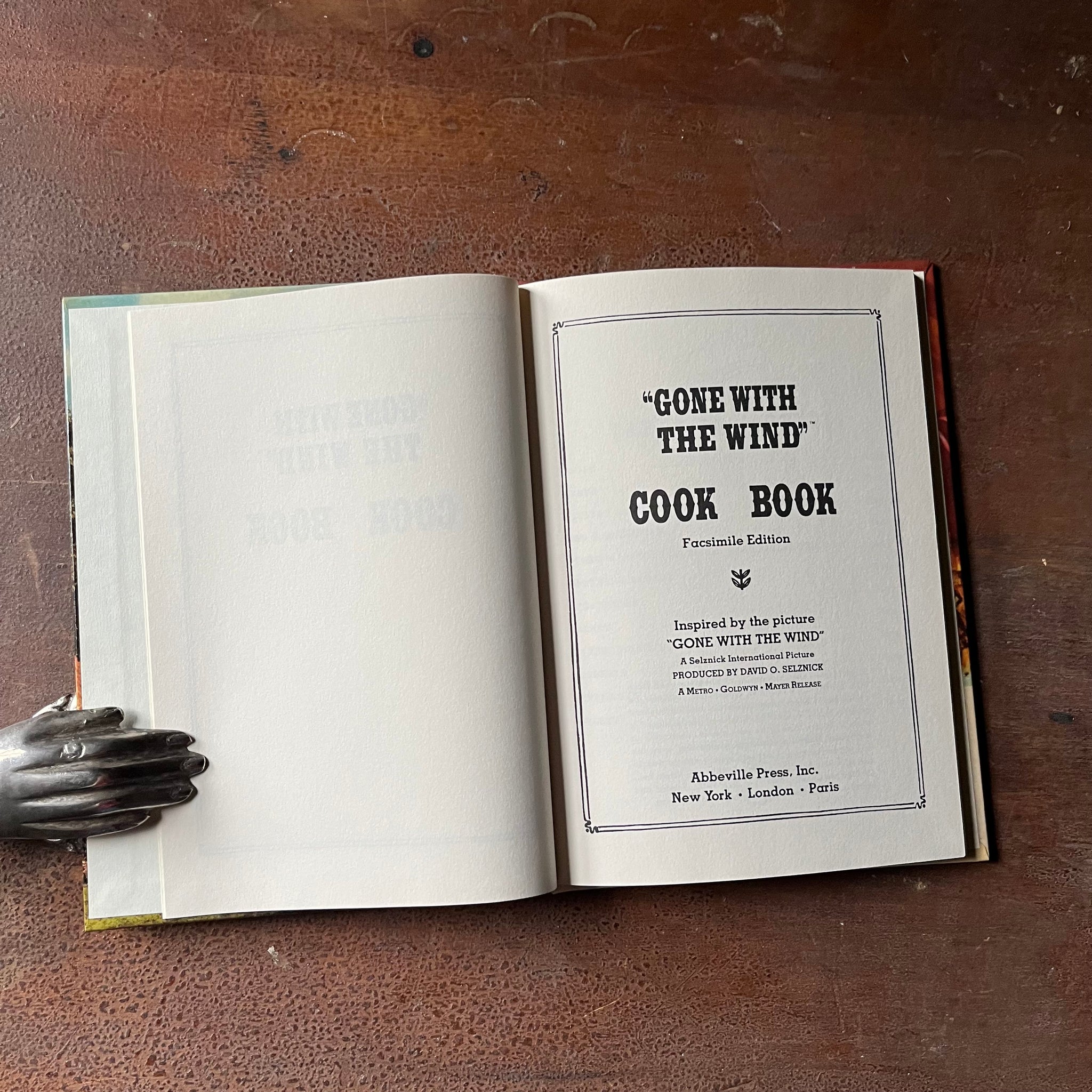 Gone With The Wind Cook Book - 1991 Edition - Log Cabin Vintage