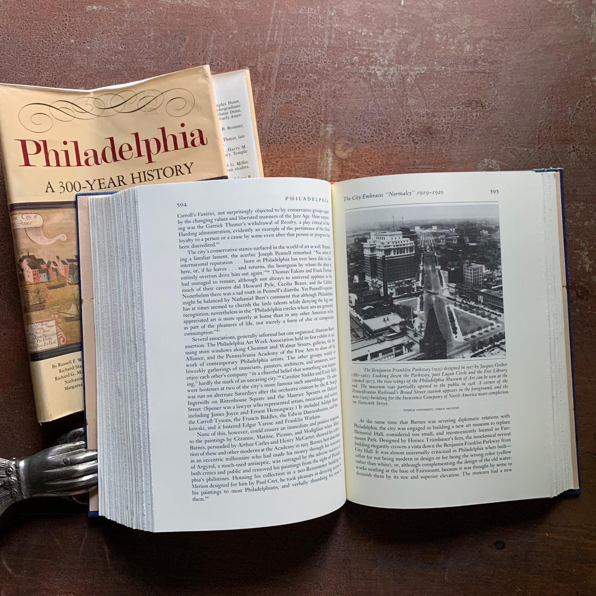Philadelphia: A 300 Year History - 1982 First Edition with Original Du ...