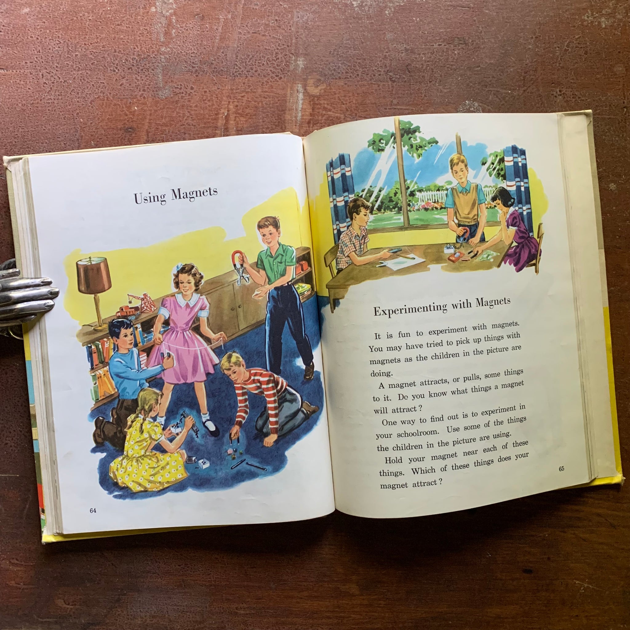 Science Everywhere a 161 Ginn and Company School Book - Log Cabin Vintage