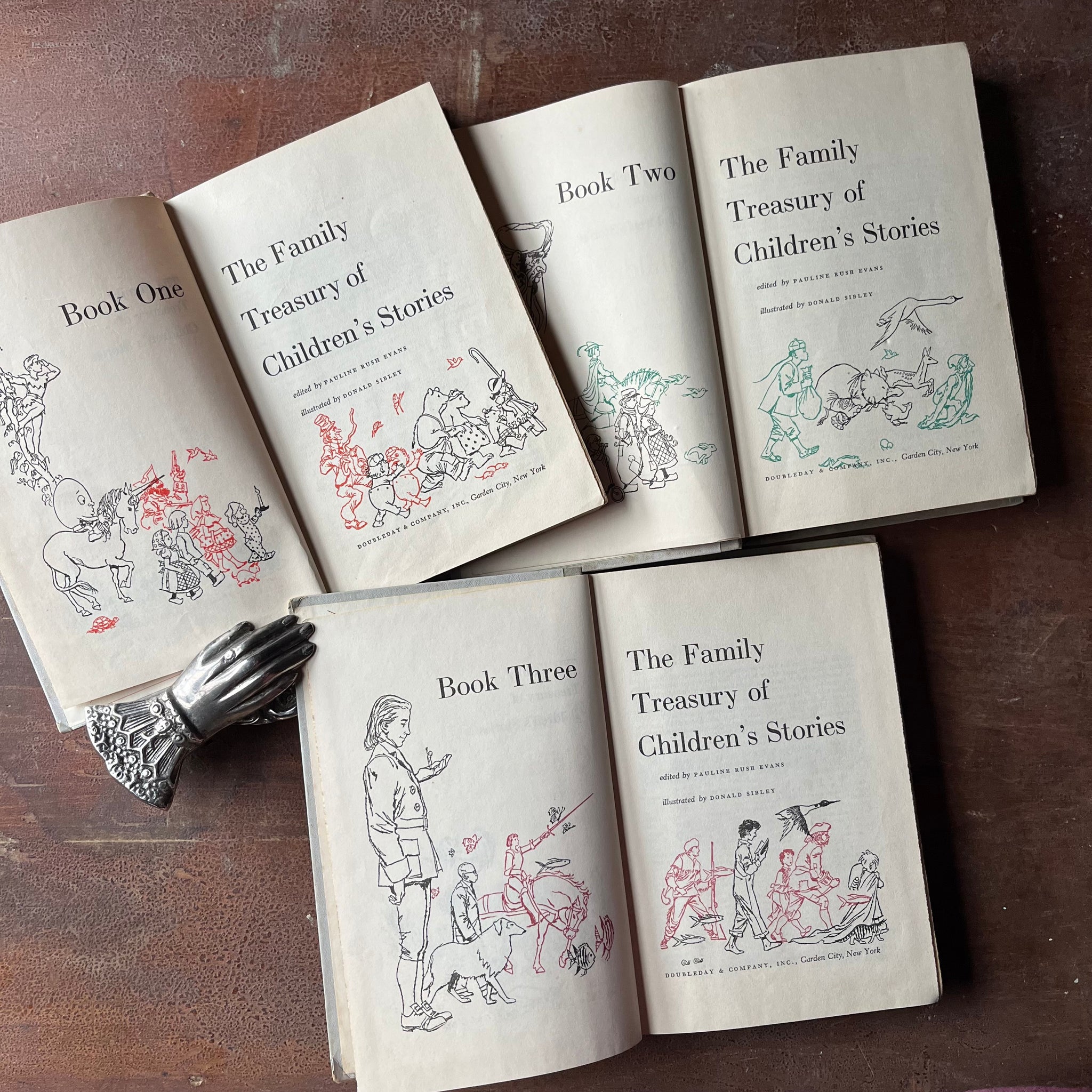 The Family Treasury of Children’s Stories - 3 Volume Set - Junior Delu ...